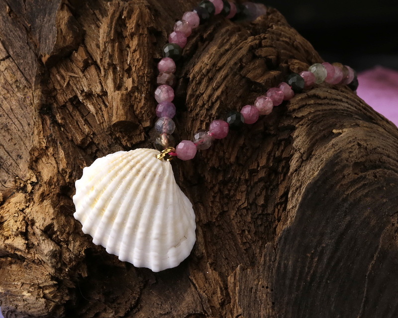 White Arca Shell Focal 14-25x12-20mm