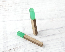 Wood & Emerald Resin Stick Drop 3.5x30mm
