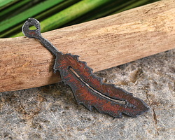 Universal Ironworks Rusted Iron Feather Focal 68x20mm
