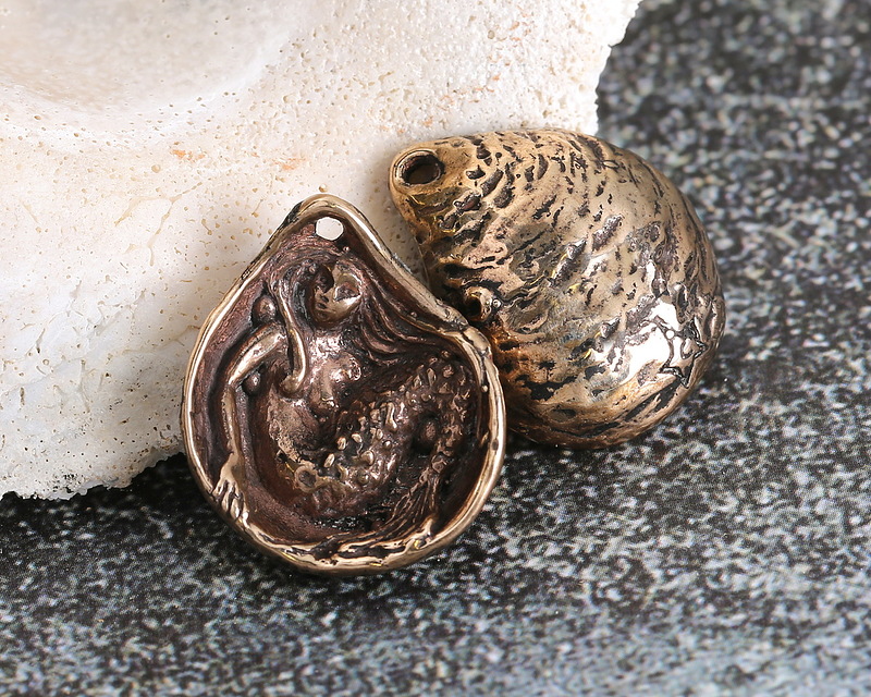 Green Girl Bronze Mermaid Clamshell 20x24mm