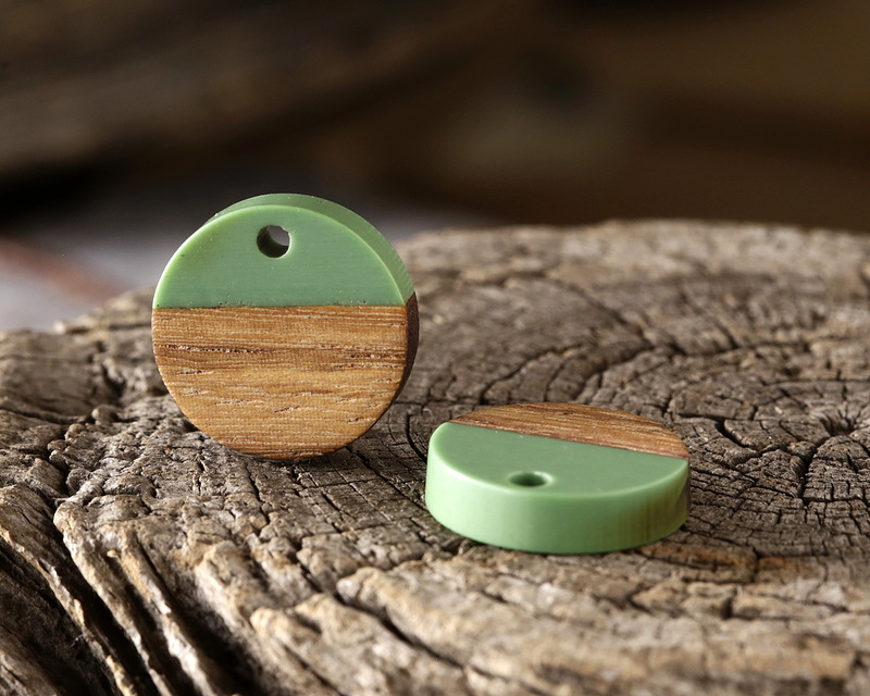 Walnut Wood & Vintage Turquoise Resin Coin Focal 15mm