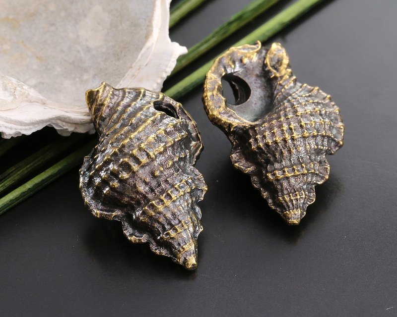 Mykonos Antique Brass (plated) Drill Shell 18.5x30mm