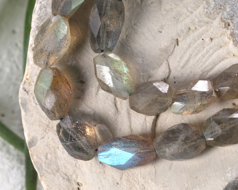 Labradorite Faceted Oval 6-10x6-7mm