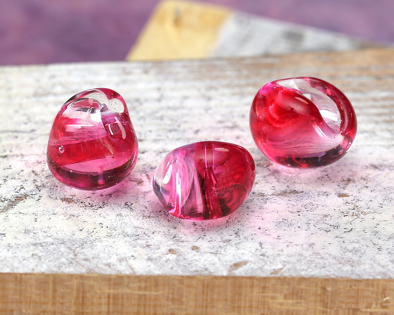 Unicorne Beads Glass Raspberry Teardrop 9-10mm