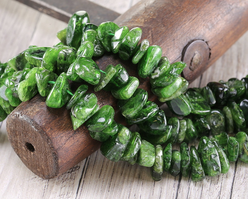 Chrome Diopside Large Chips 5-8x8-10mm