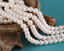 Pearly White Glass Pearl Round 4mm